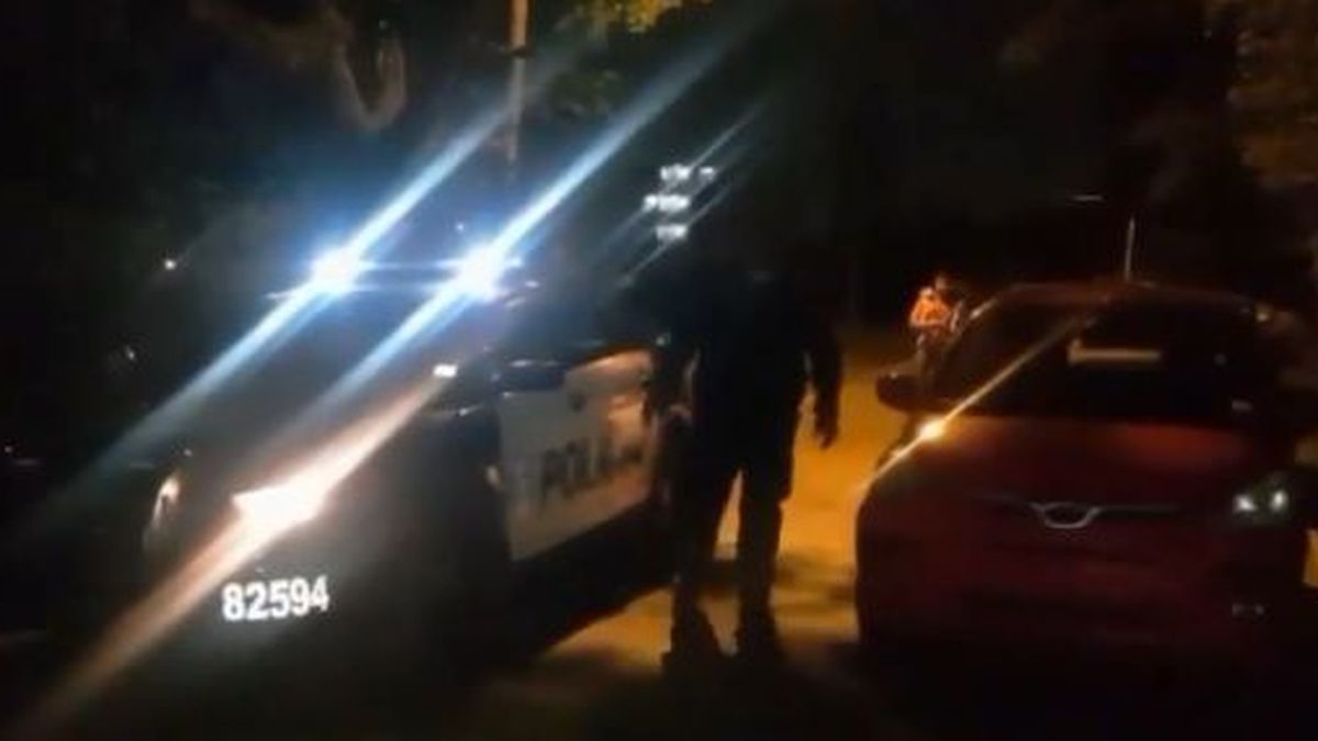 Encuentran a dos personas asesinadas dentro de un auto en Villa Lorena