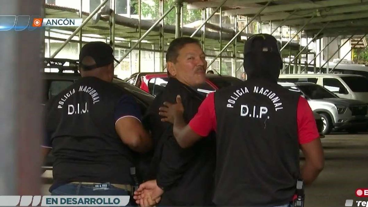 Genaro López llega a la sede de la DIJ tras presentarse ante el ...