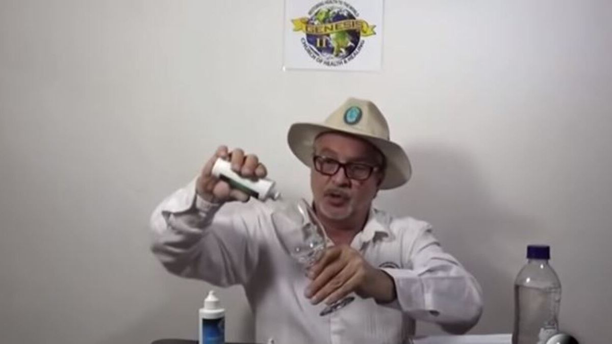 Procesan a familia que vendía blanqueador como cura milagrosa contra el ...