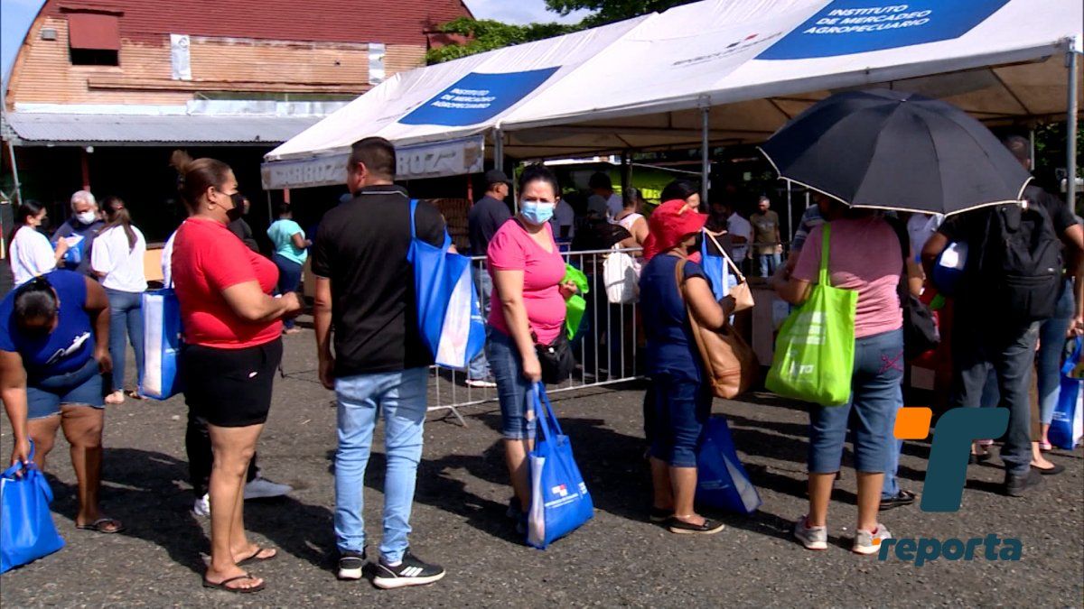 A pesar de las filas, residentes de Pan de Azúcar asisten a feria del IMA