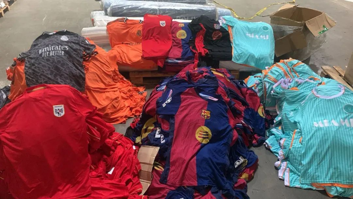 Aduanas incauta en Tocumen suéteres falsificados