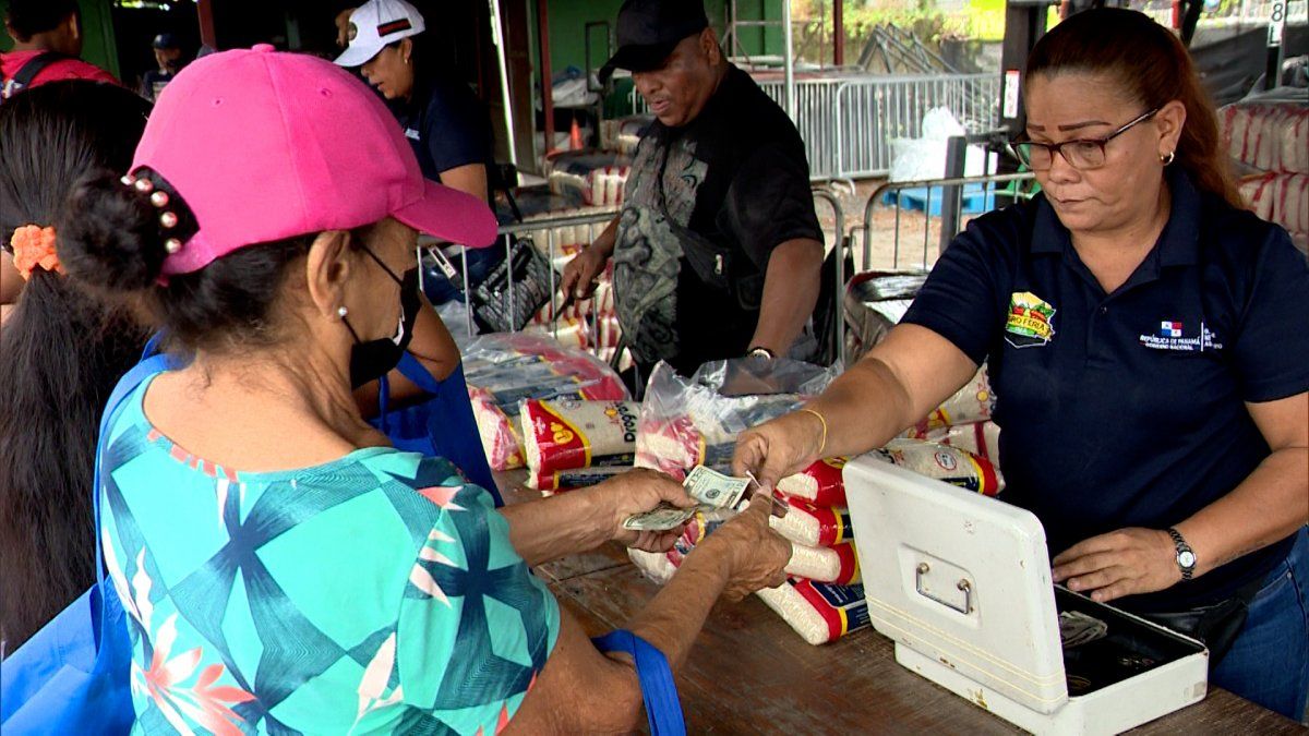 Ciudadanos abarrotaron la Agroferia del IMA en Pan de Azúcar