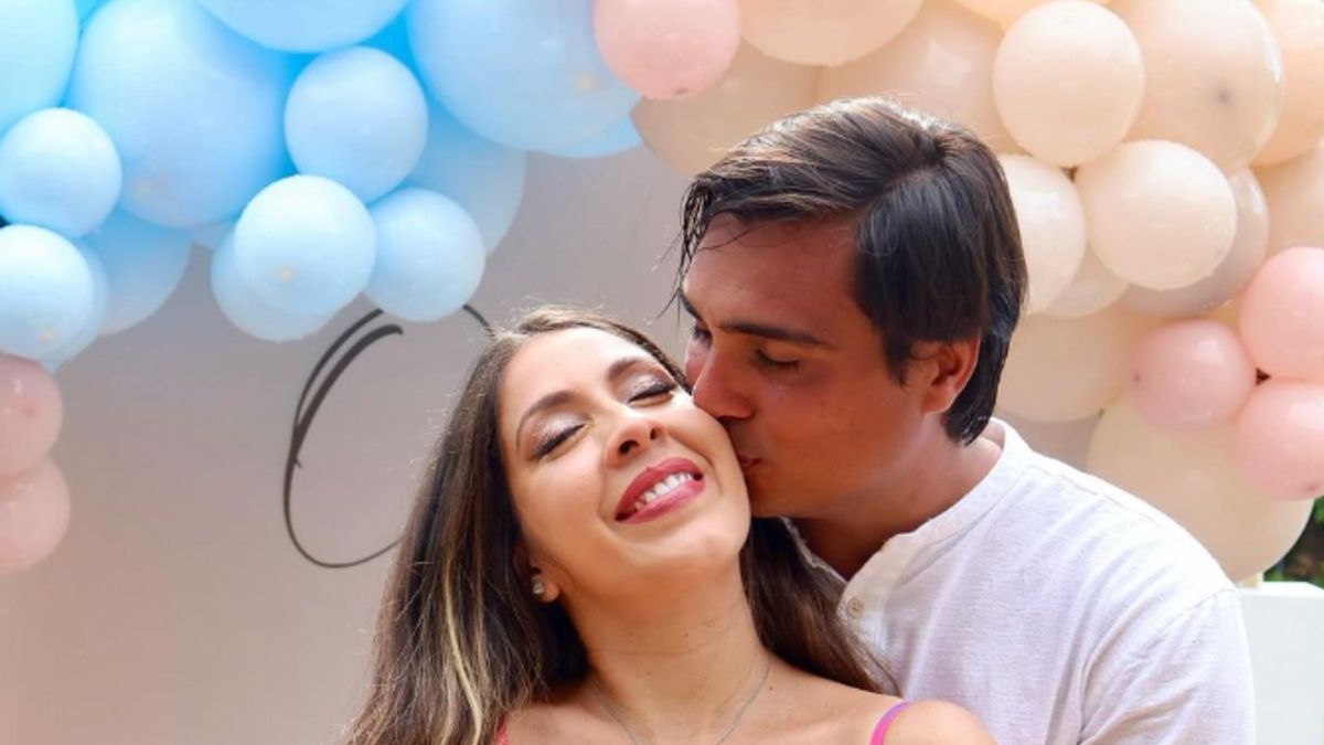 Sara Rivera La Gata hizo la revelación de género de su bebé