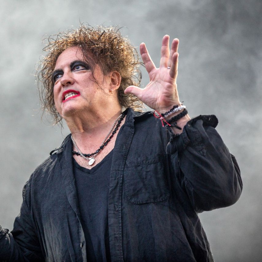 Robert Smith, líder de The Cure, predijo la muerte de la reina Isabel ...