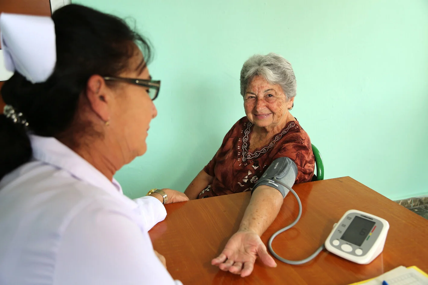 Sancionan ley que ofrece servicios gratuitos de salud a adultos mayores