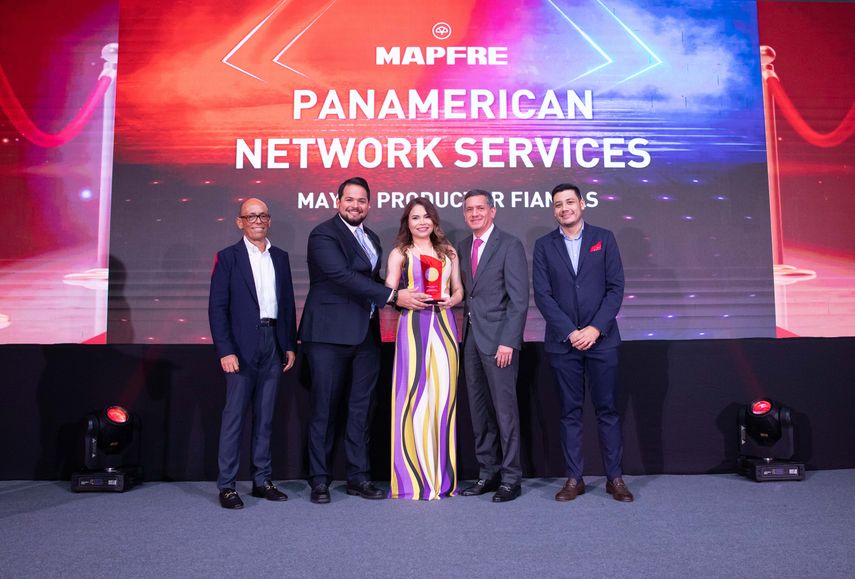 MAPFRE Panamá premia a sus mayores productores de seguros del año 2022
