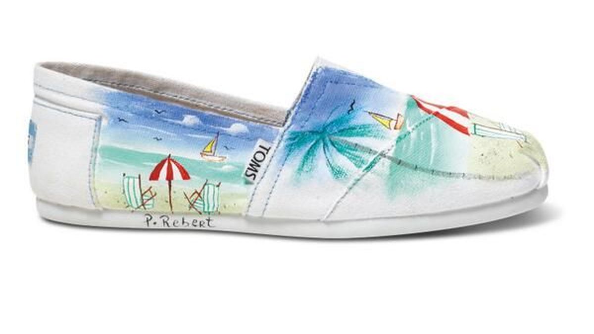 TOMS llega con zapatos y compromiso social a Panamá