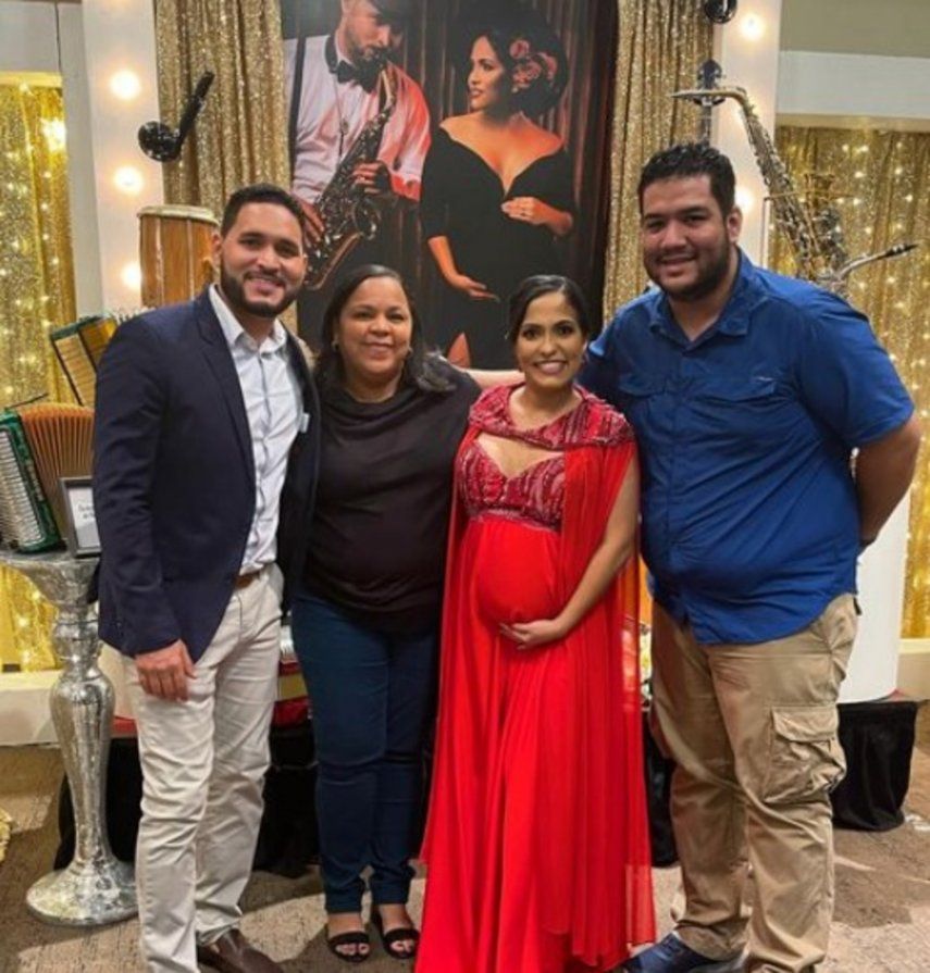 Víctor Ballesteros celebra junto a su esposa el Baby Shower de su ...